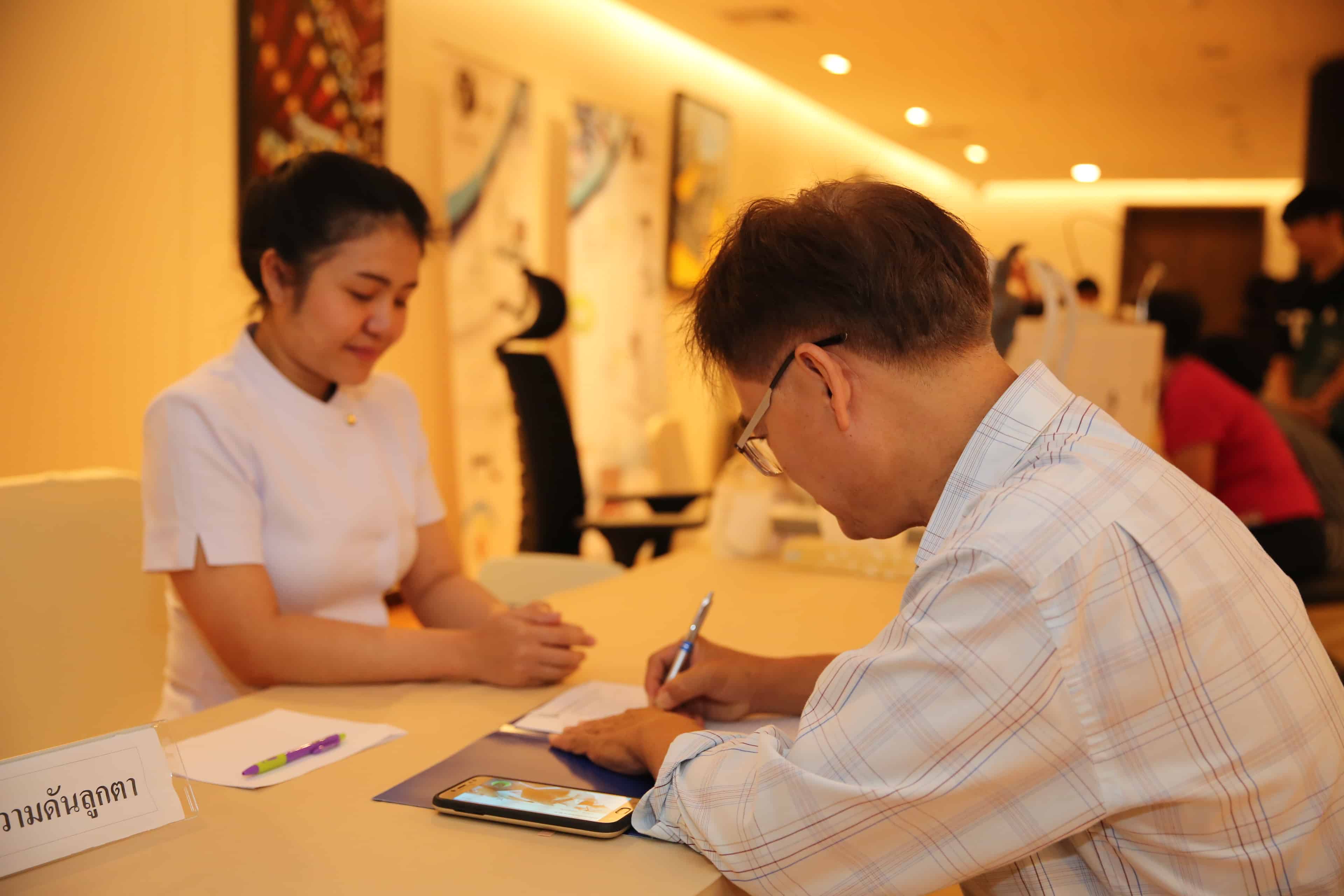 ภาพบรรยากาศโรคตาอันตราย! ภัยร้ายวัยเกษียณ: Samitivej Chinatown Hospital